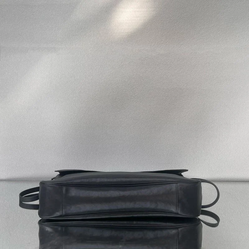 Precise copy Balenciaga Vintage Grungy Leather Everyday Bag - Model 1115