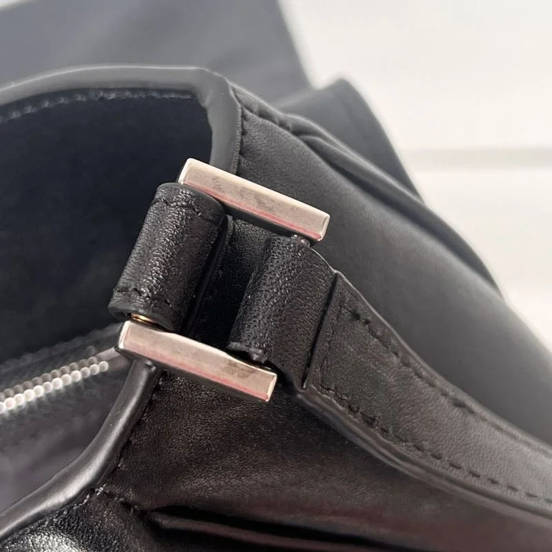 Precise copy Balenciaga Vintage Grungy Leather Everyday Bag - Model 1115