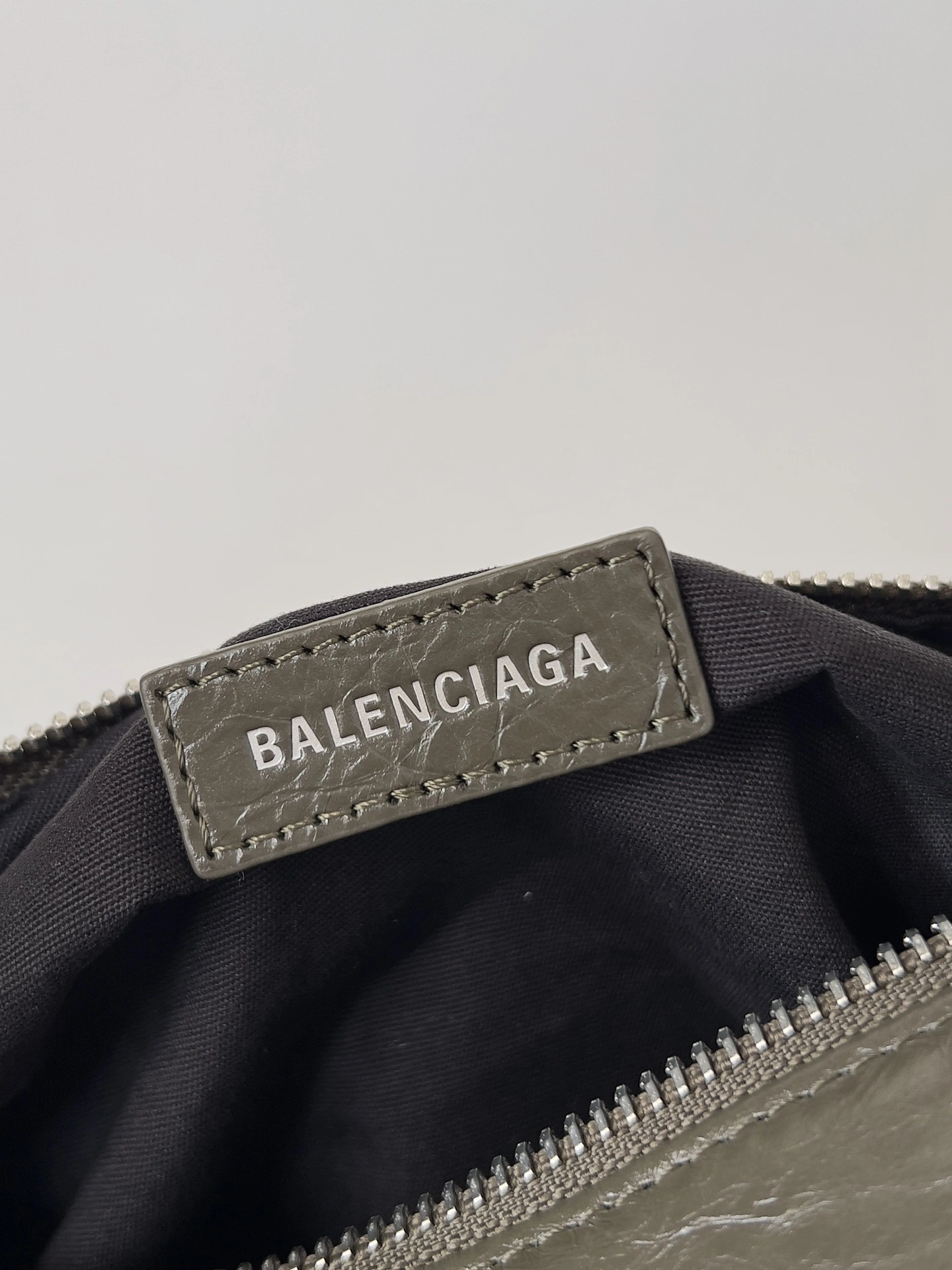High accuracy Balenciaga Vintage Lambskin Street Style Multifunctional Shoulder Bag
