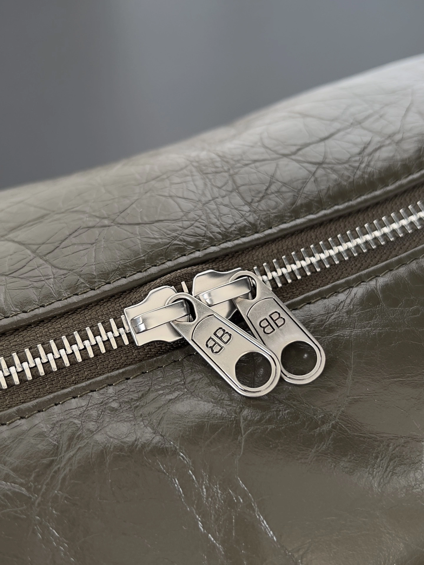 High accuracy Balenciaga Vintage Lambskin Street Style Multifunctional Shoulder Bag