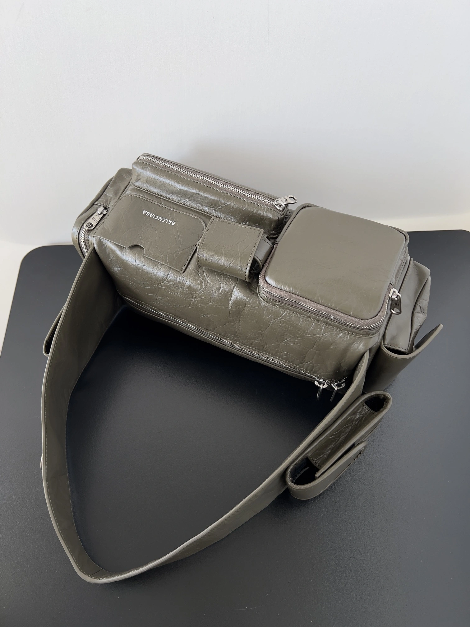 High accuracy Balenciaga Vintage Lambskin Street Style Multifunctional Shoulder Bag