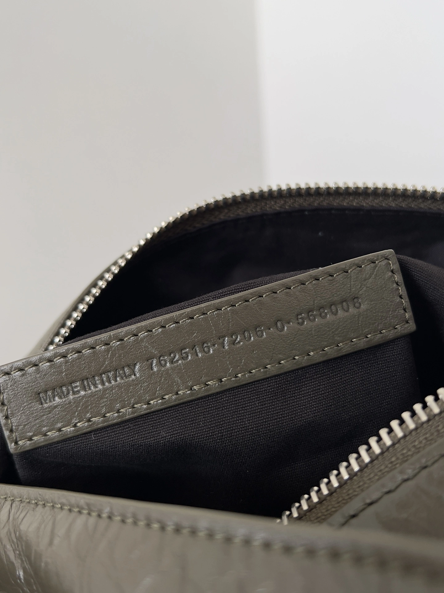 Indistinguishable Balenciaga Vintage Lambskin Unisex Multi-Function Street Style Tote