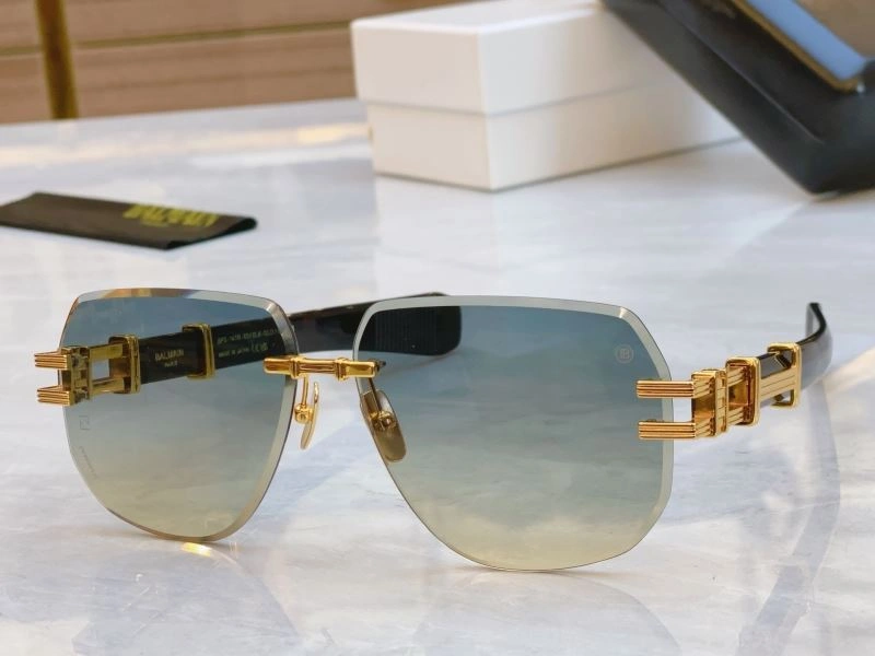 Accurate model Balmain Sunglasses
