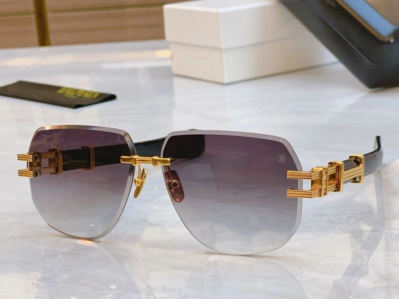 Accurate model Balmain Sunglasses