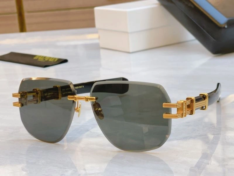 Accurate model Balmain Sunglasses