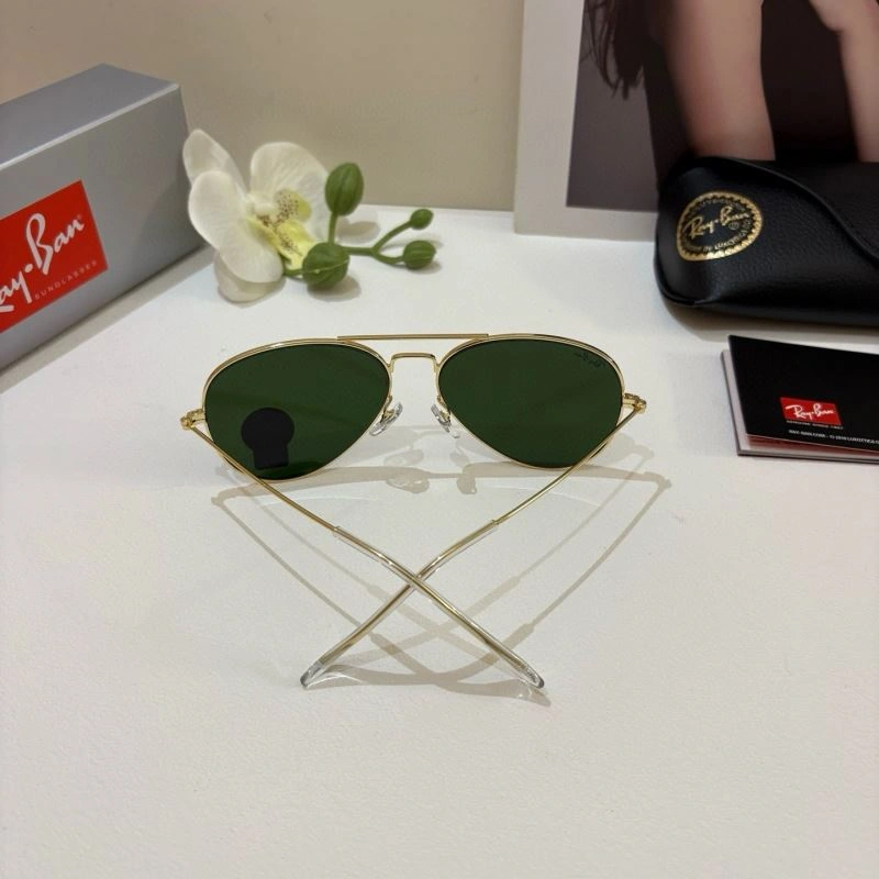 Budget-friendly Bay Ban Sunglasses