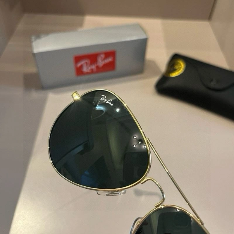 Budget-friendly Bay Ban Sunglasses