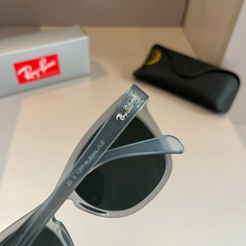 Low-cost Bay Ban Sunglasses