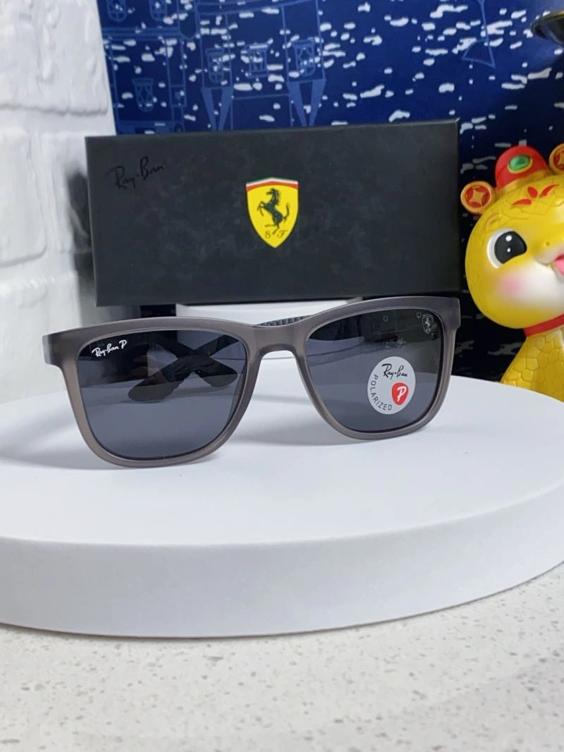 Indistinguishable Bay Ban Sunglasses