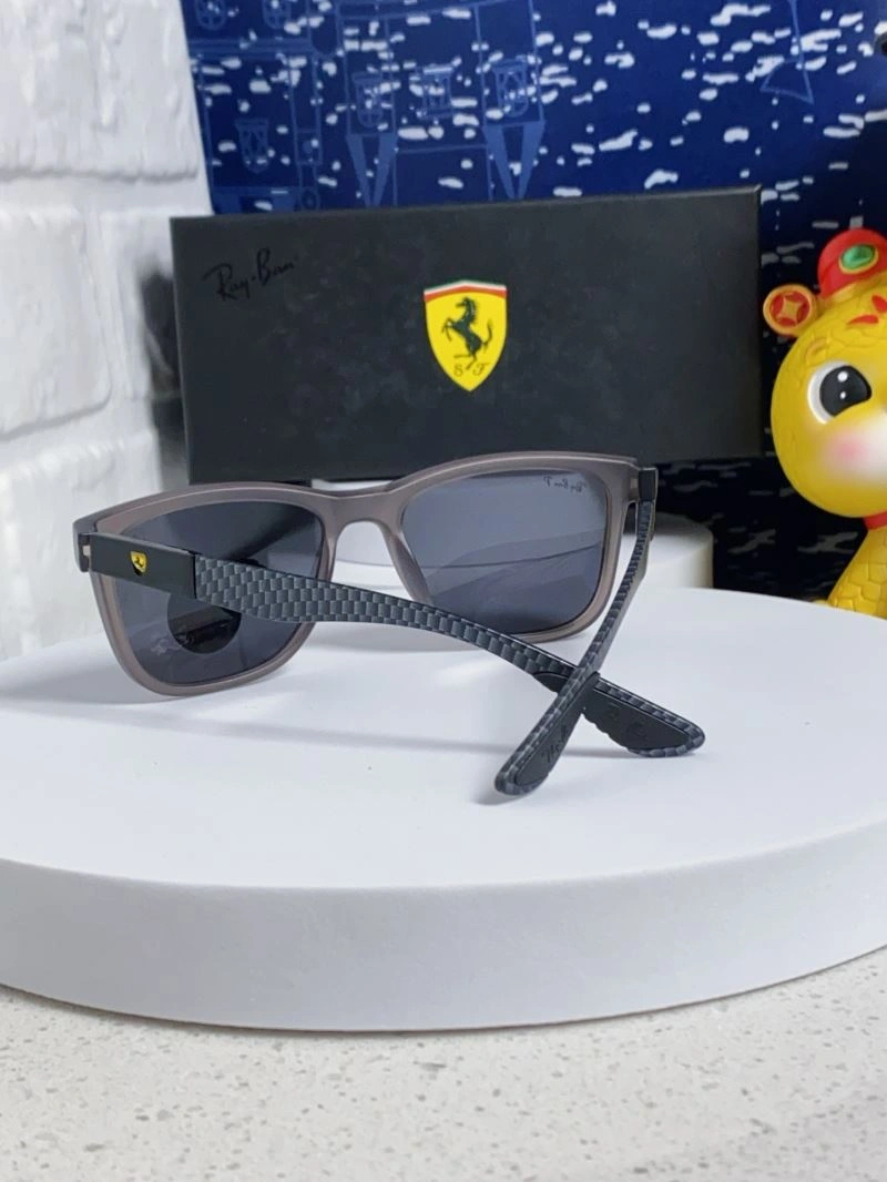 Indistinguishable Bay Ban Sunglasses