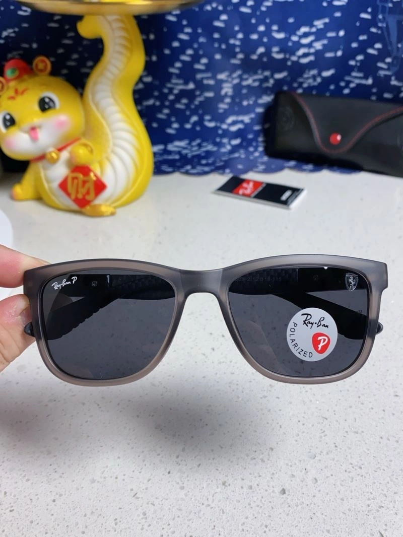 Indistinguishable Bay Ban Sunglasses