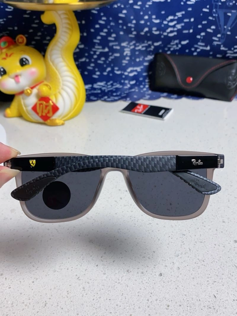 Indistinguishable Bay Ban Sunglasses