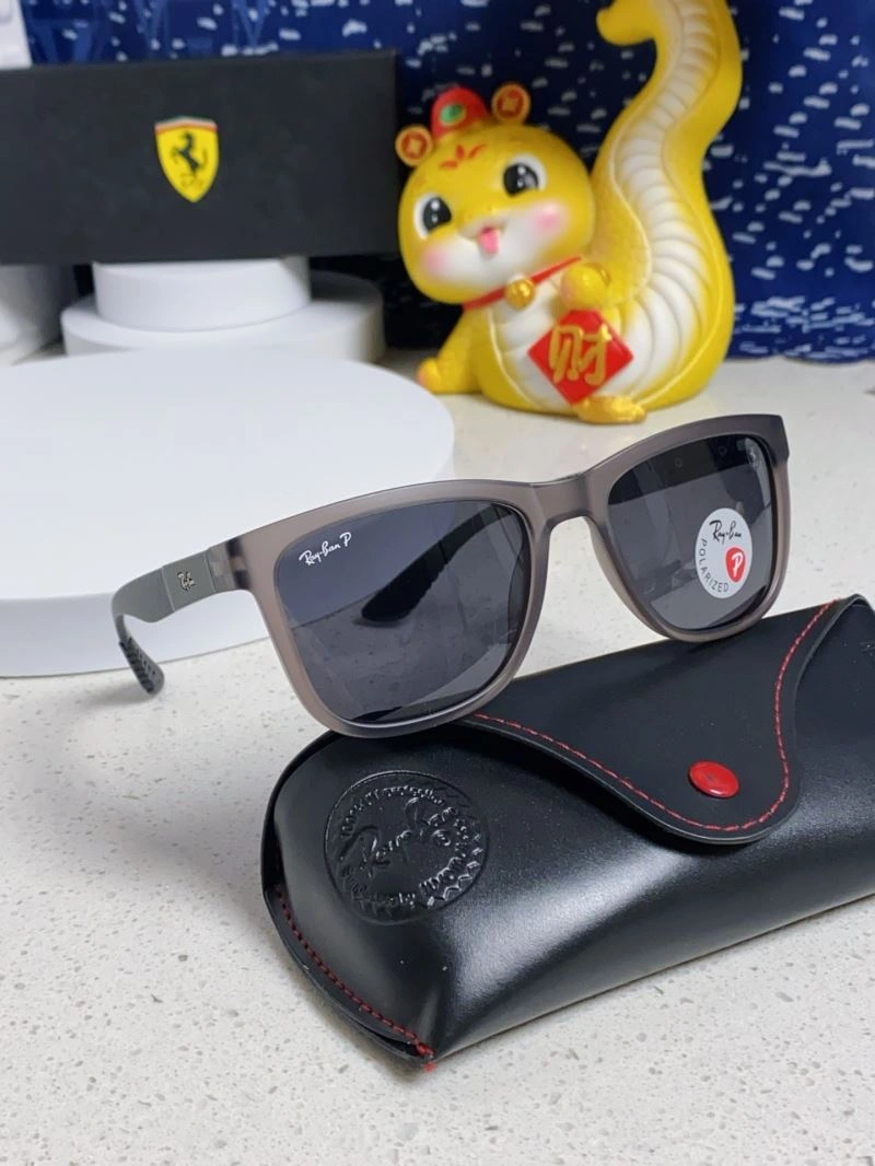 Indistinguishable Bay Ban Sunglasses