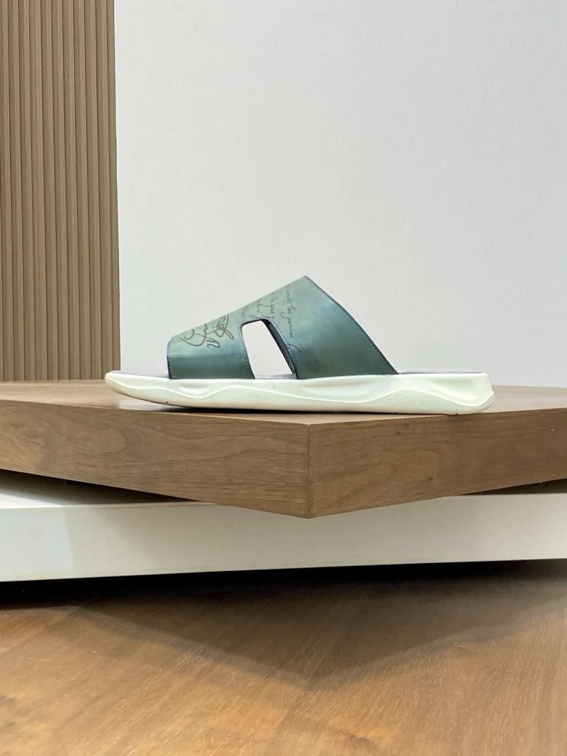 Accurate model Berluti Sandals