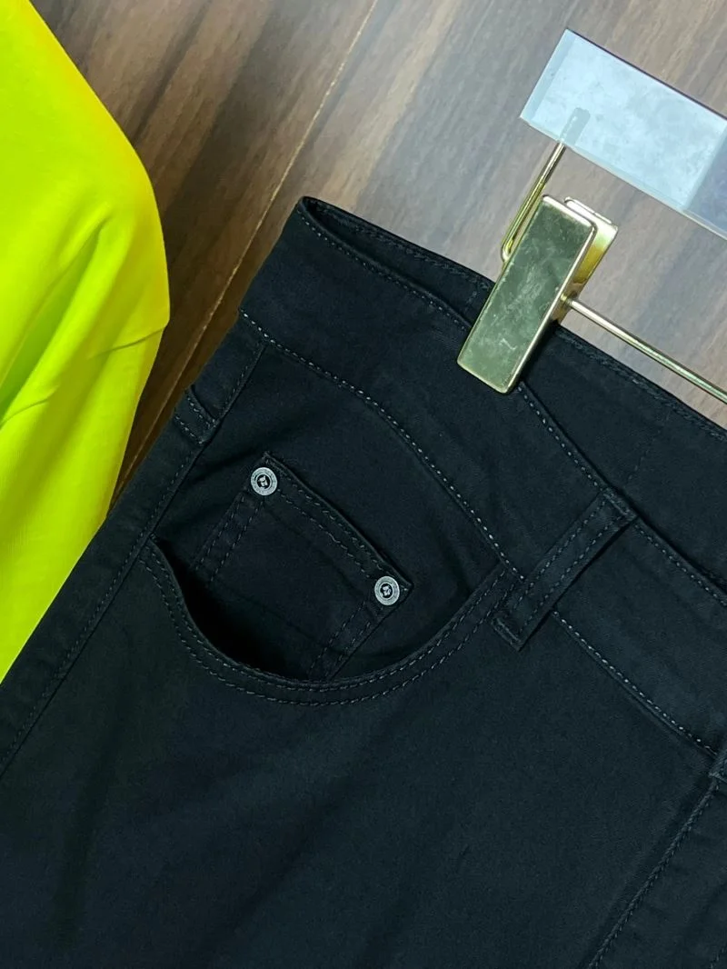 Accurate model Boss Jeans