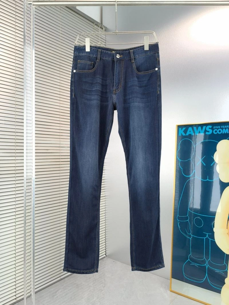 Low-cost Boss Jeans