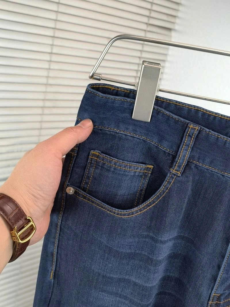 Low-cost Boss Jeans