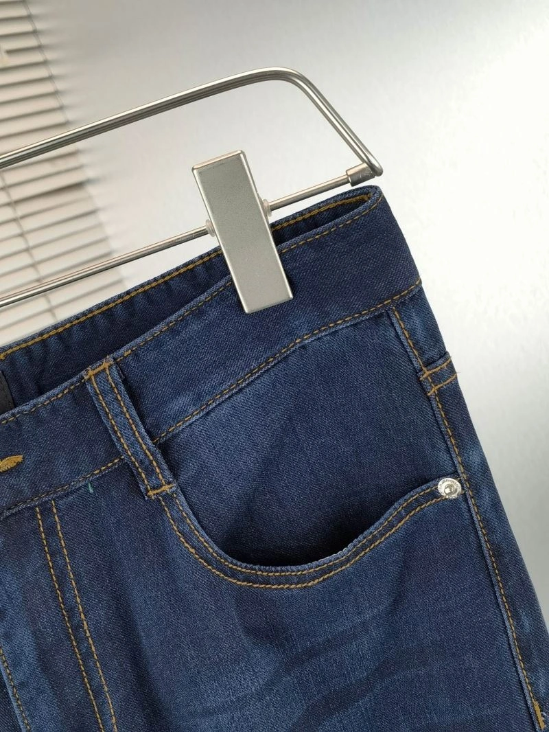 Low-cost Boss Jeans