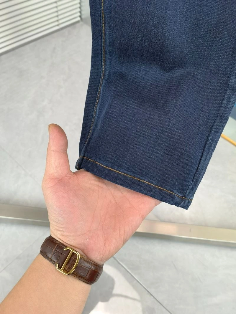 Low-cost Boss Jeans