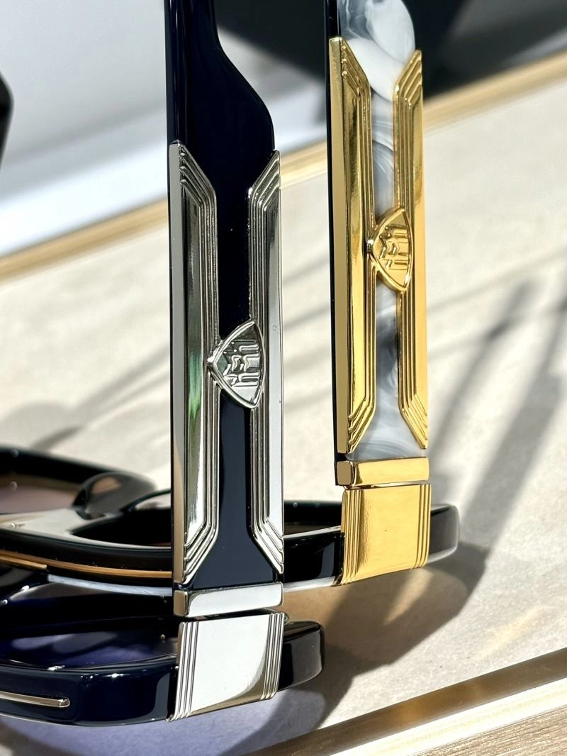 Accurate model Boss Sunglasses
