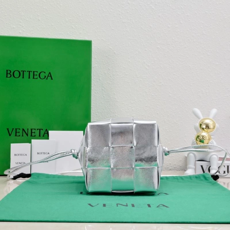 Brand-authenticated Bottega Veneta Bucket Bags
