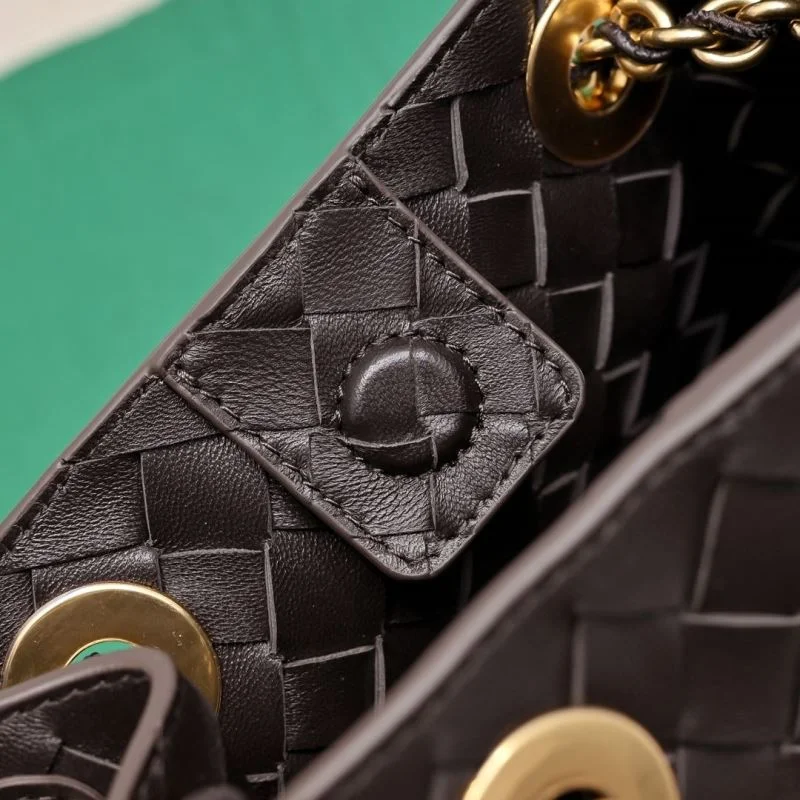 Top mirror Bottega Veneta Bucket Bags