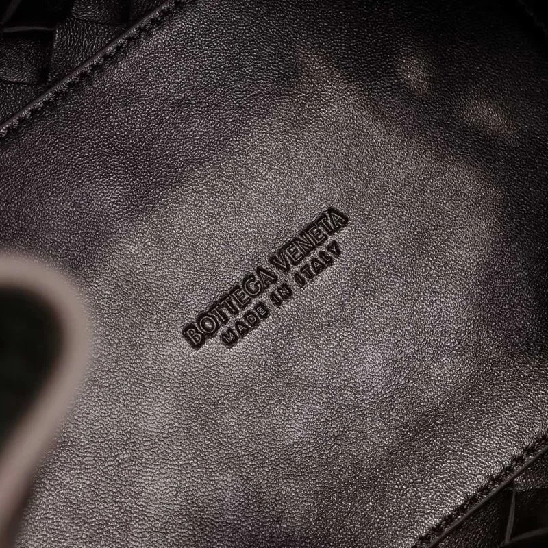 Top mirror Bottega Veneta Bucket Bags