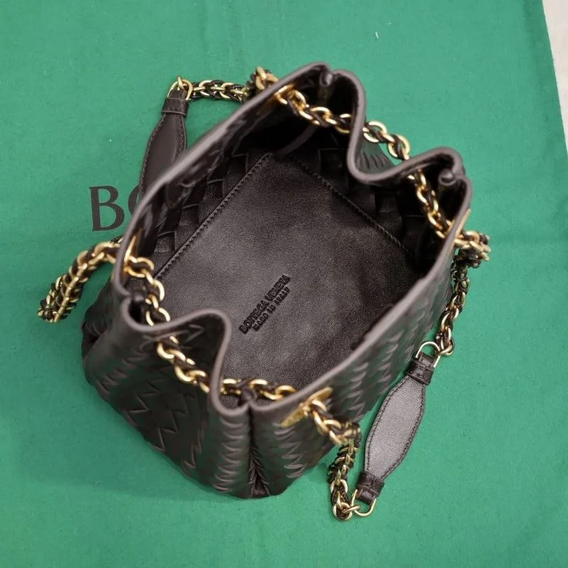 Top mirror Bottega Veneta Bucket Bags