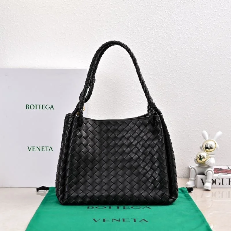 Top match Bottega Veneta Bucket Bags