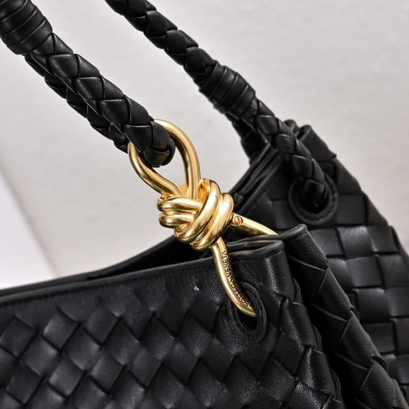 Top match Bottega Veneta Bucket Bags
