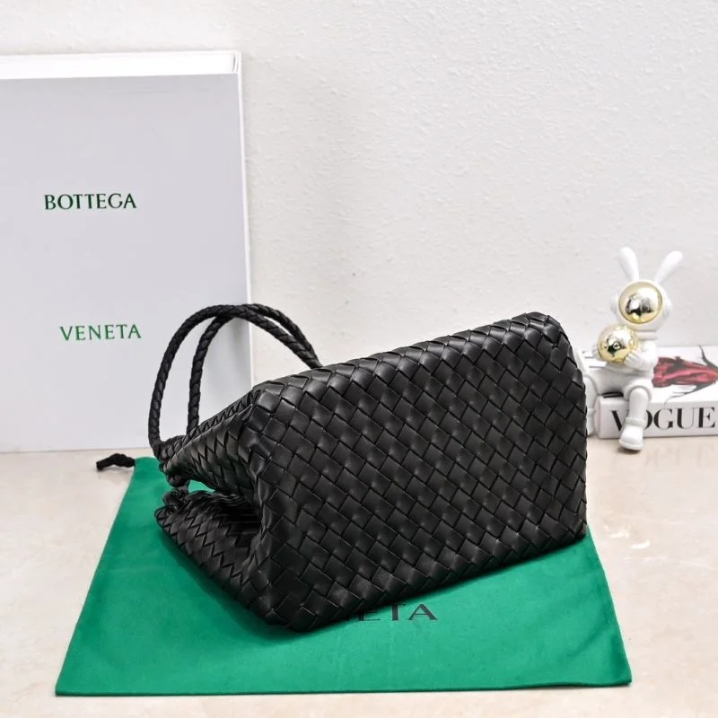 Top match Bottega Veneta Bucket Bags