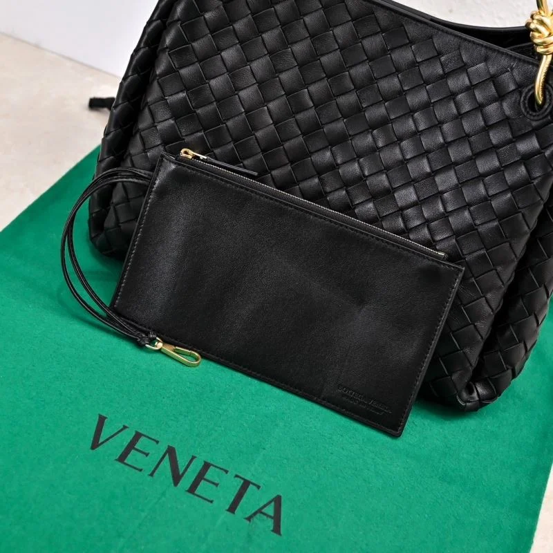 Top match Bottega Veneta Bucket Bags