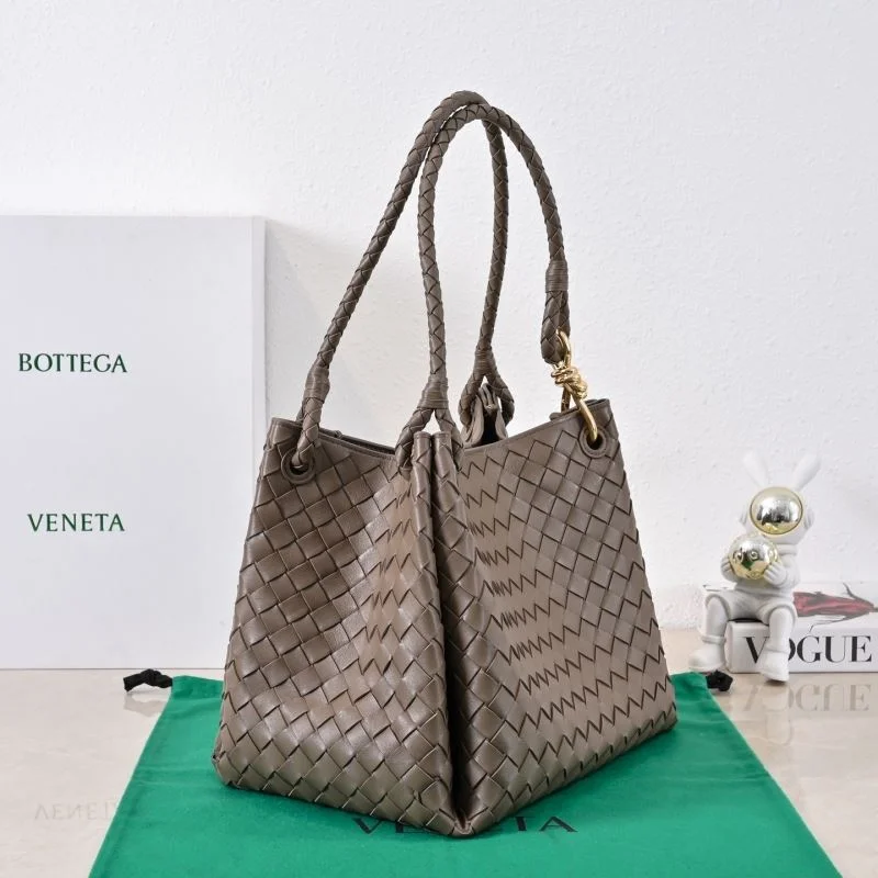 Top mirror Bottega Veneta Bucket Bags