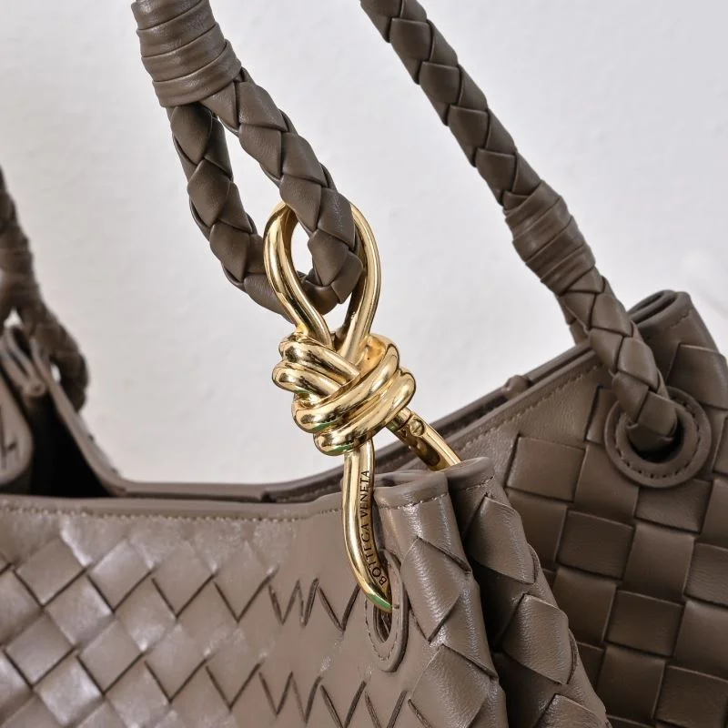 Top mirror Bottega Veneta Bucket Bags
