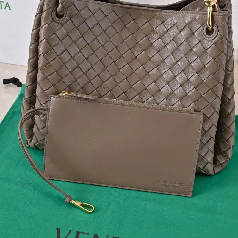 Top mirror Bottega Veneta Bucket Bags
