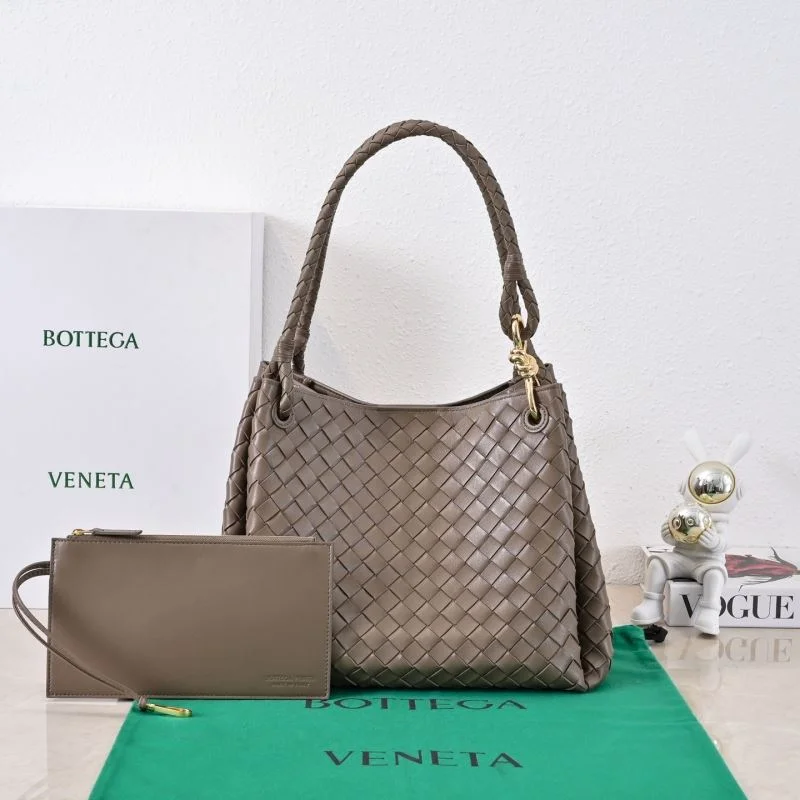 Top mirror Bottega Veneta Bucket Bags
