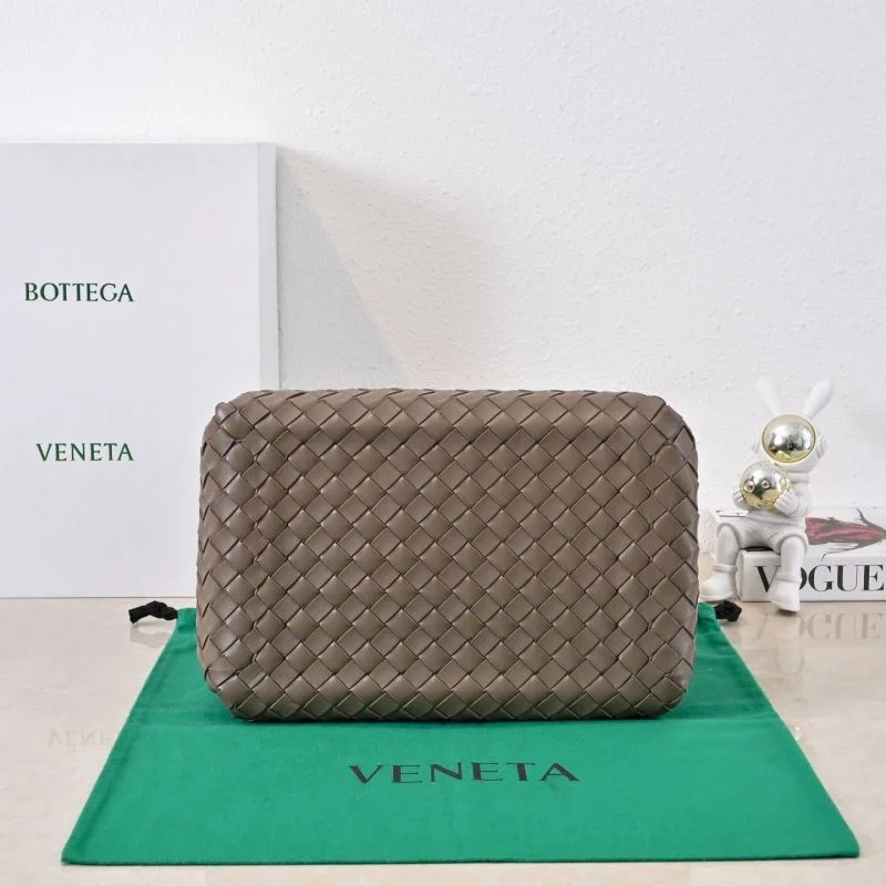 Top mirror Bottega Veneta Bucket Bags