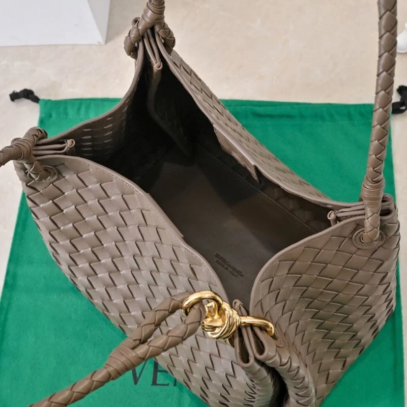 Top mirror Bottega Veneta Bucket Bags