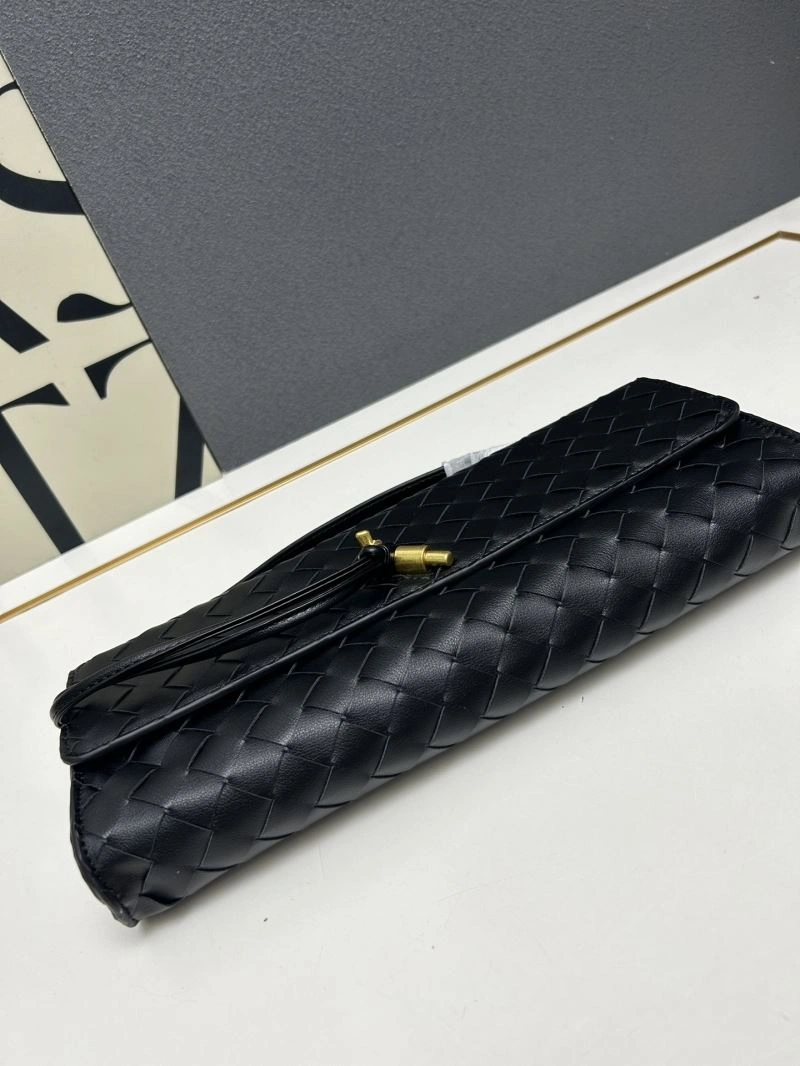 Accurate model Bottega Veneta Clutch Bags