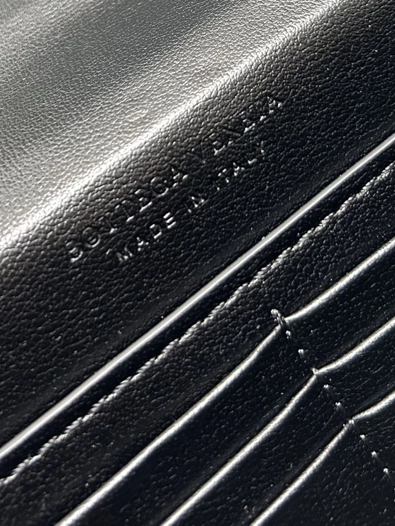 Accurate model Bottega Veneta Clutch Bags