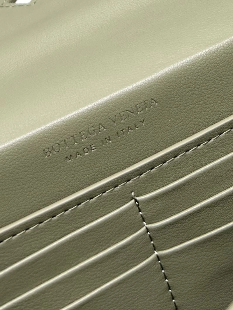 Real Bottega Veneta Clutch Bags