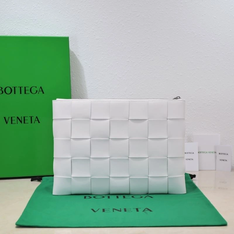 Brand-authenticated Bottega Veneta Clutch Bags