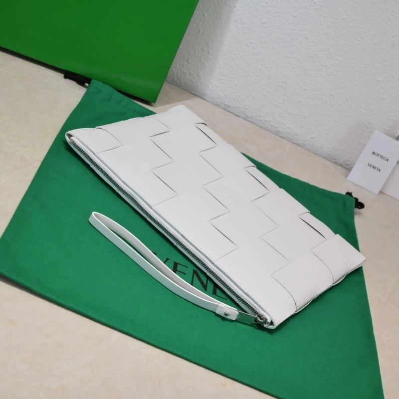 Brand-authenticated Bottega Veneta Clutch Bags