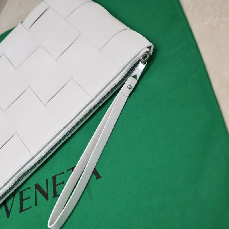 Brand-authenticated Bottega Veneta Clutch Bags