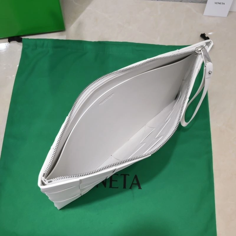 Brand-authenticated Bottega Veneta Clutch Bags