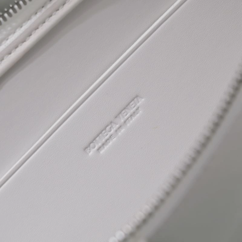 Brand-authenticated Bottega Veneta Clutch Bags