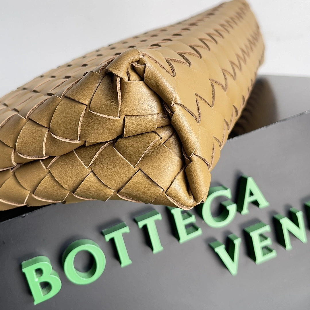 Inexpensive Bottega Veneta Clutch Bags