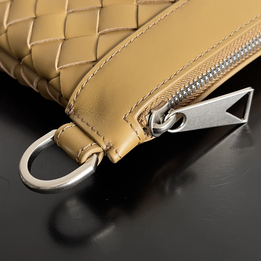 Inexpensive Bottega Veneta Clutch Bags