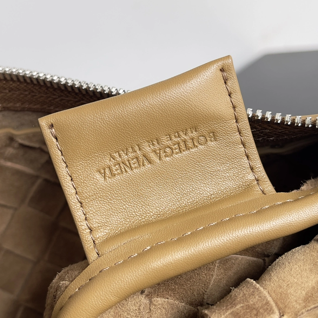 Inexpensive Bottega Veneta Clutch Bags