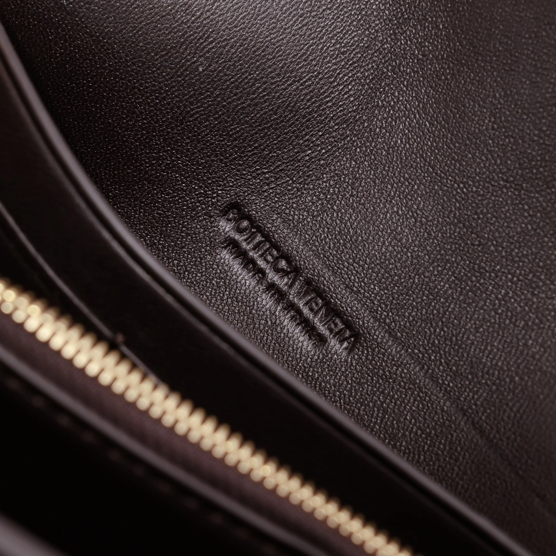 Factory-made Bottega Veneta Clutch Bags